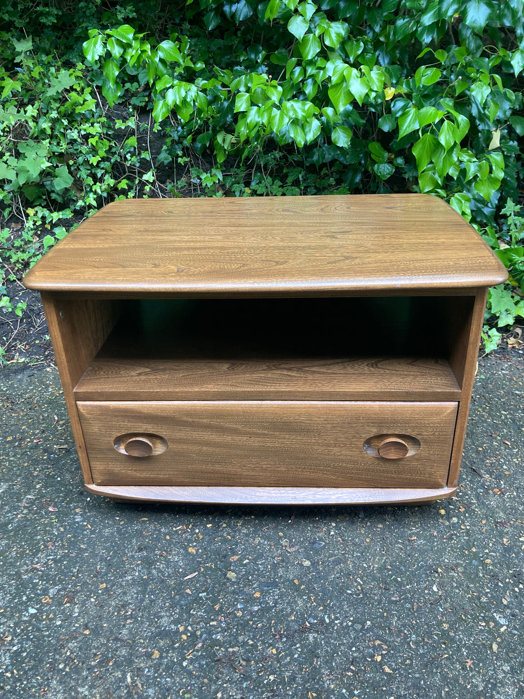 Ercol Golden Dawn TV Stand – Furniture Recycling Shop